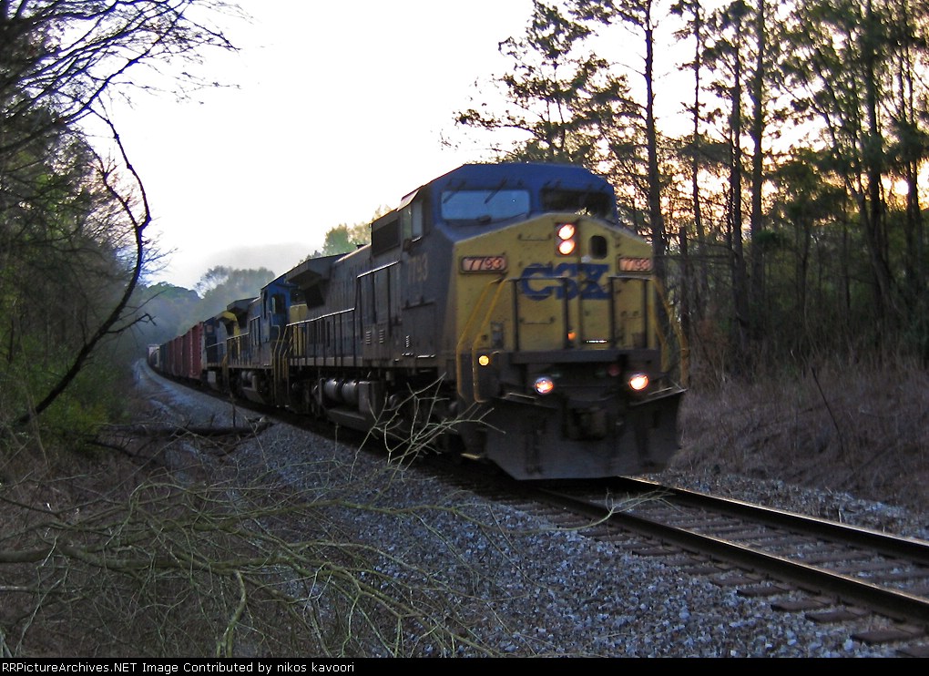 CSX Q618 Northbound assaults the hill up from the Oconee river bridge at Chicopee signal